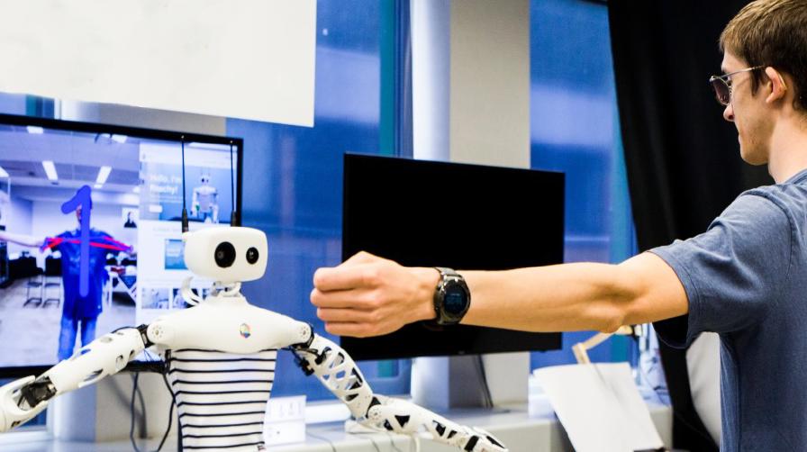 Smart Tech Meets The Industry ∙ MCT